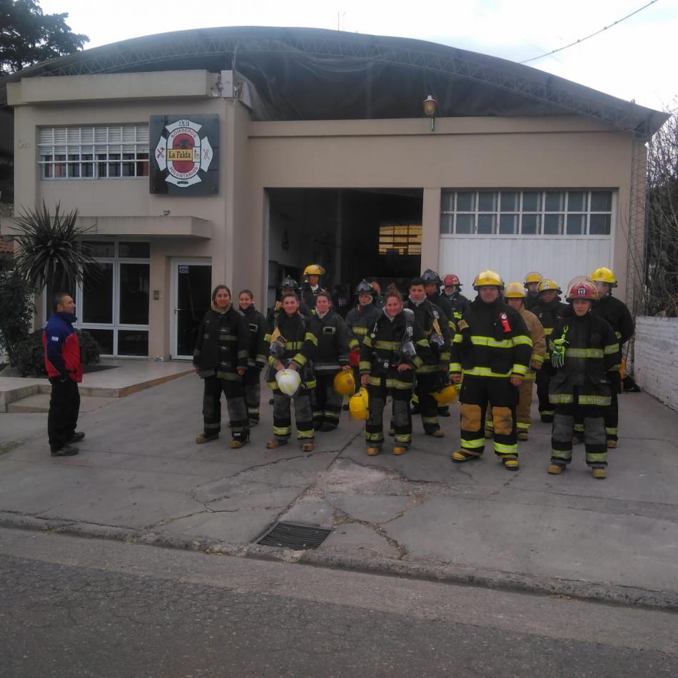 Capacitación del Departamento de Materiales Peligrosos en La Falda ...